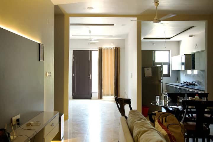 Amur Stays 2: 3 Bedroom Independent Floor Mohali - Sahibzada Ajit Singh Nagar