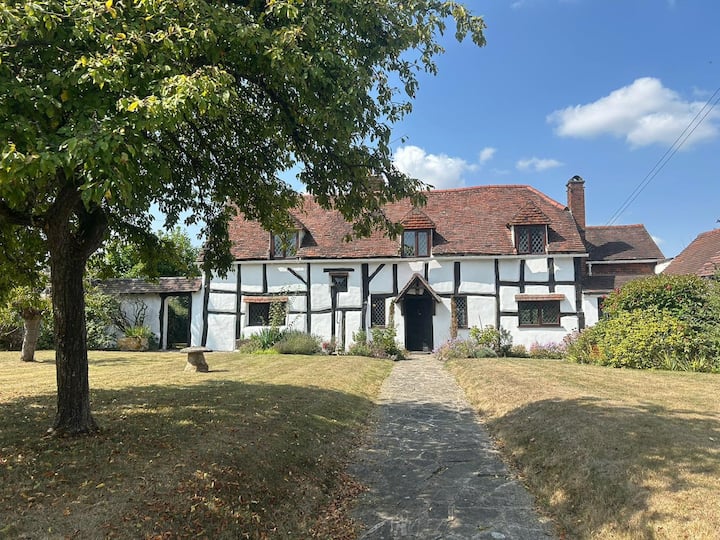 Luxury 16th Century Tudor Cottage - West Midlands