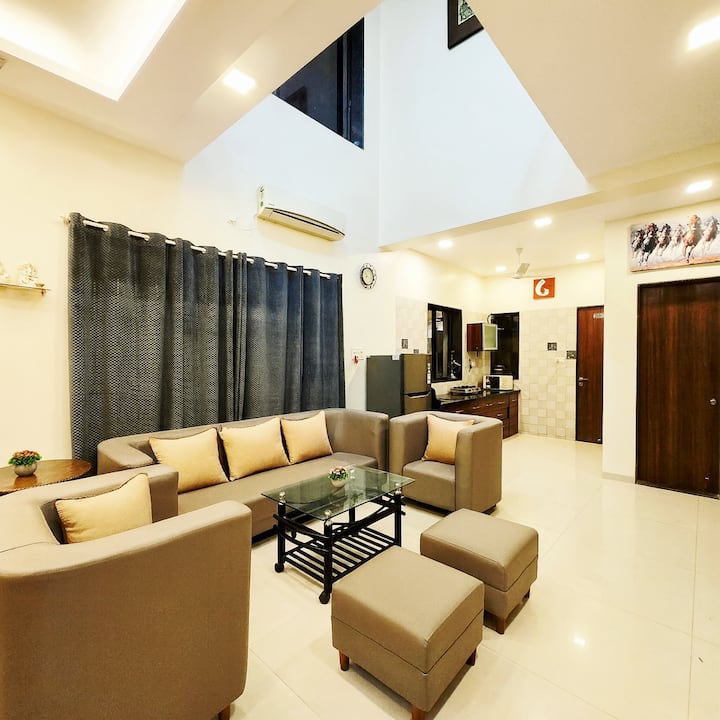 Pinewood 3 Bhk Villa With Jacuzzi & Projector - Lonavala