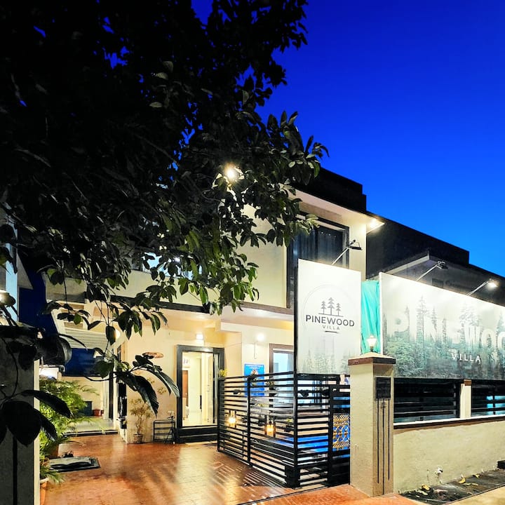 Pinewood 3 Bhk Villa With Jacuzzi & Projector - Lonavla
