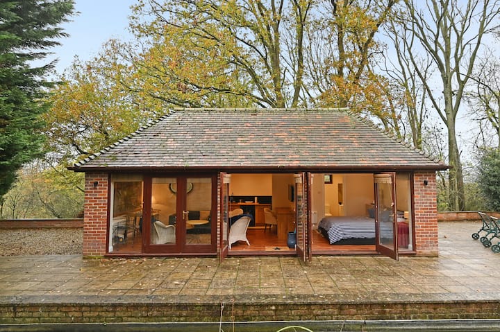 The Old Pool House - Beaconsfield, UK
