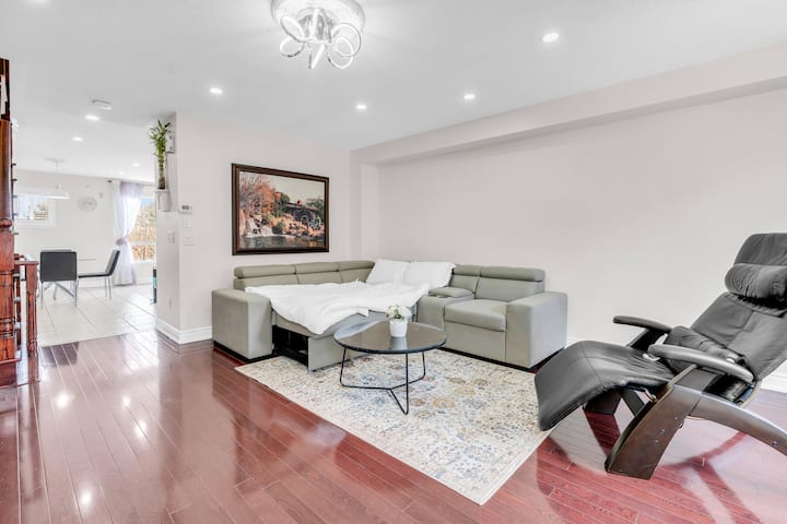 Luxury 4br, 3-bath Townhouse In Central Toronto - Toronto