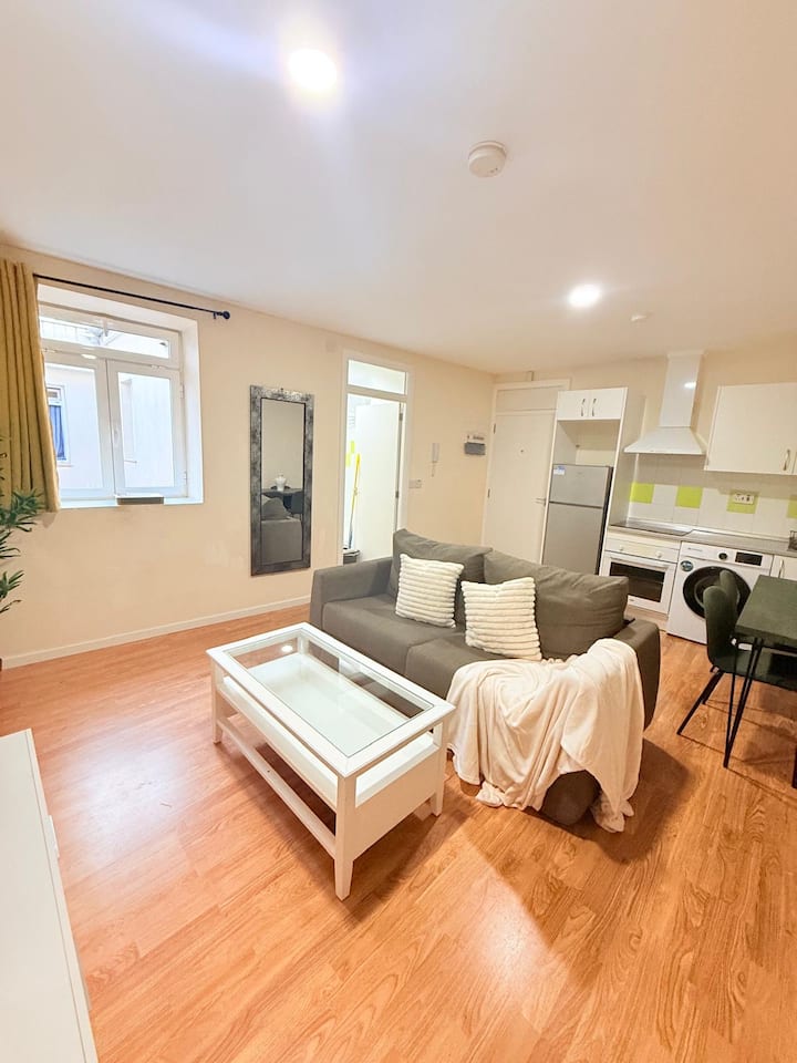 Comfortable And Newly Furnished - Gibraltar