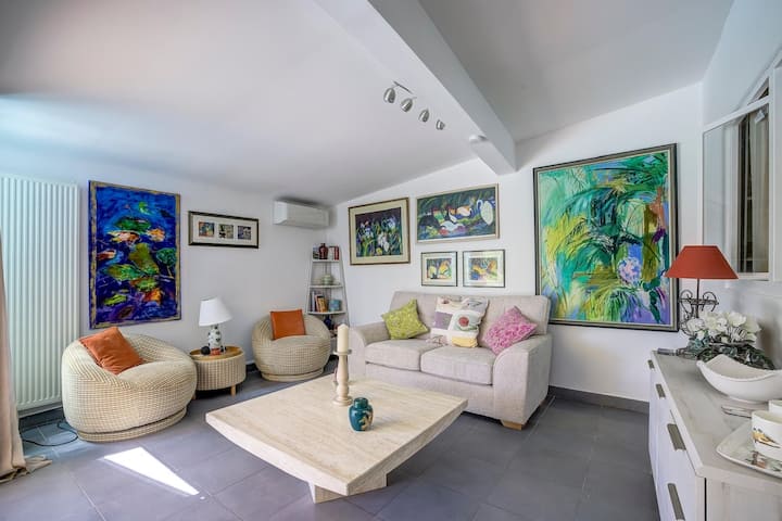 Garden Flat Overlooking Beautiful Gardens & Pool. - Vence