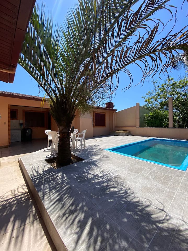 Casa Com Piscina, Amplo Pátio E Garagem Fechada. - Arroio do Sal