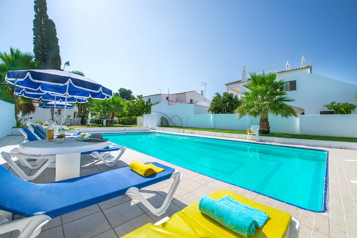 Villa Pavao Soak Up The Sun Party At Nearby Strip - Albufeira