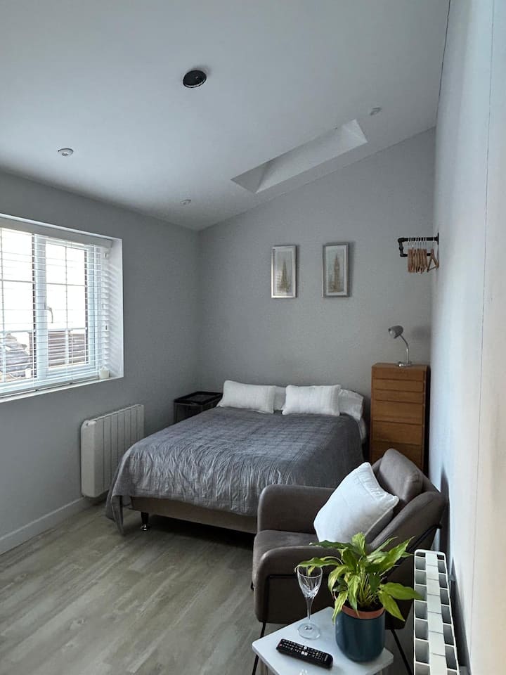 Bright Modern Studio With Parking 
Cambridge - Cambridge