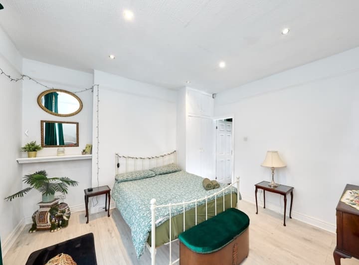 Quirky Flat In Victorian Property, Liverpool - Liverpool