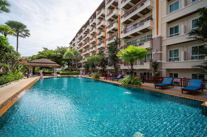 Patong: 151号精装公寓 电梯泳池 宽敞明亮 2分钟夜市3分钟酒吧街5分钟海滩 - Patong Beach