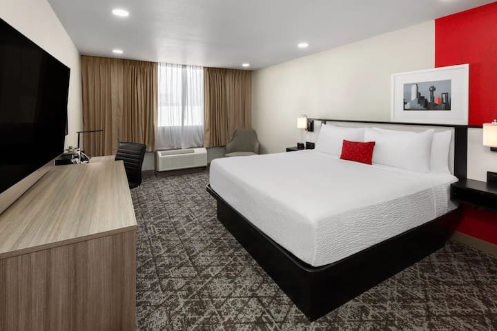 King Bed | Ramada Dfw Airport | Free Breakfast - Irving, TX