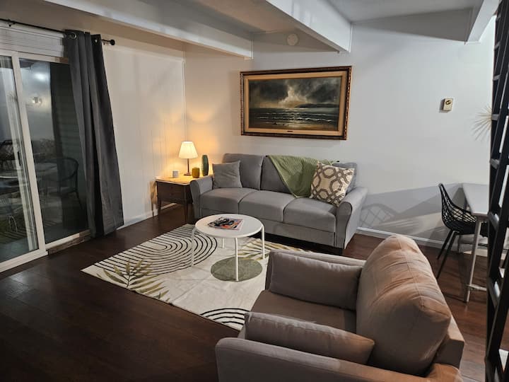 Mid-century Modern Apartment - Granville, OH