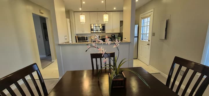 Cozy 3br/2ba Ground-level Unit/king Bed/short Pump - Wyndham, VA