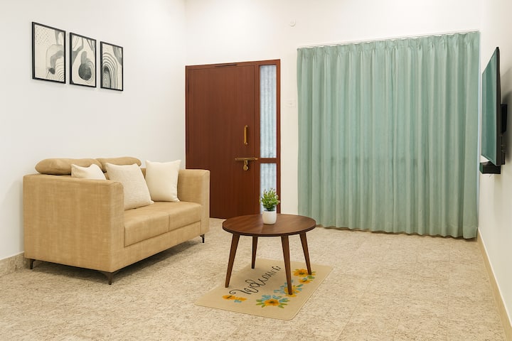 Tourist Friendly Nest Studio Room @Birlamandir - Hyderabad