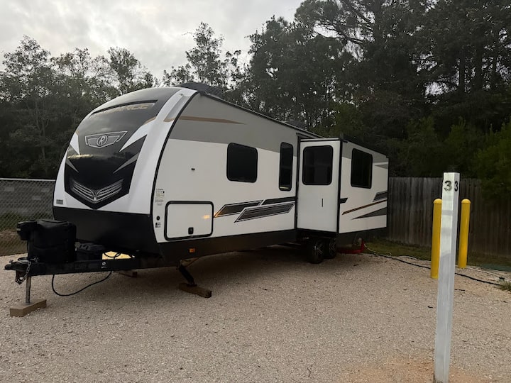 Beach Holidays Camper At Paradise Rv Park - Navarre, FL