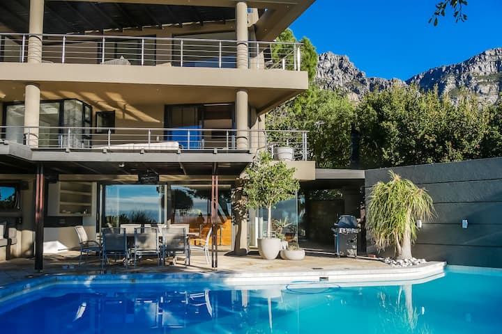 Luxury Oasis-stunning 5-bedroom Ocean View Retreat - Cape Town