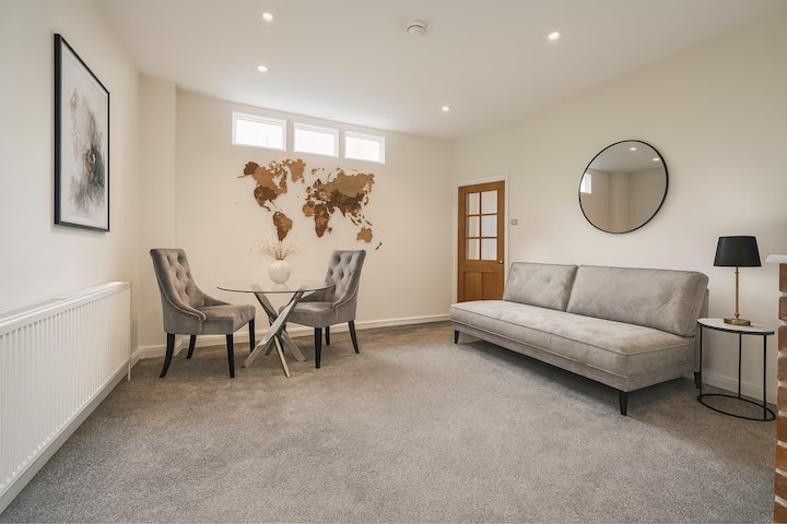 Neat 3bdr Apartment With A Garden - Dorking