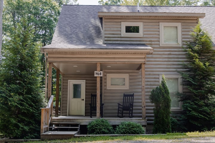The Charming Cottage – Suite Two *No Cleaning Fee* - Berrien Springs, MI