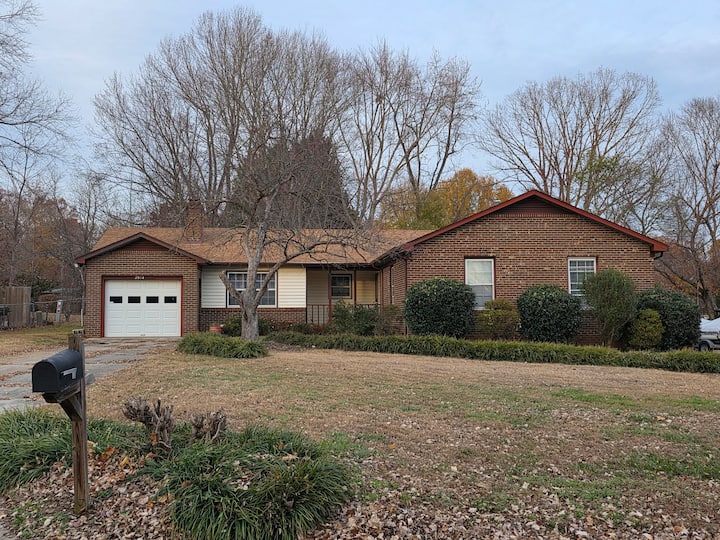 Cozy Twin-bed Retreat•walk To Lake & Scenic Trails - Greensboro, NC