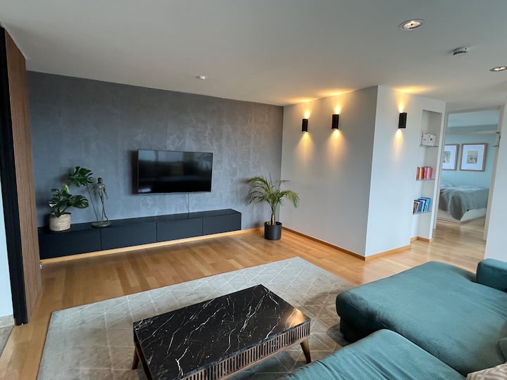 Wohnung Mit Dachterrasse, Modern Möbliert - Munich