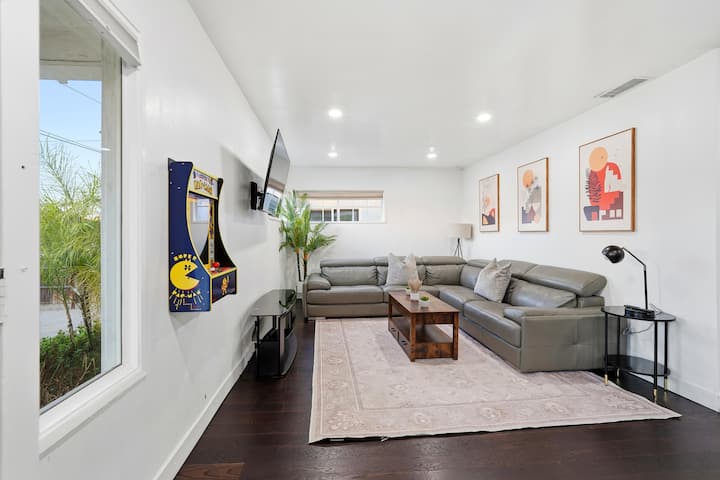 Chic 3br For 8-10 Near Lax/beach/sofi, Games & Tv+ - Manhattan Beach, CA