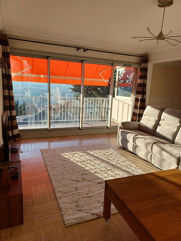 Appartement Quartier Fauriel  5 Personnes - Saint-Étienne