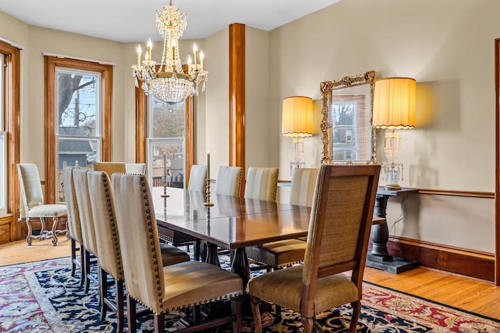 The Doctor's House - 4 King Beds! - Canandaigua, NY