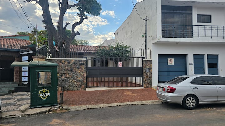 Casa Pitiantuta Zona Club Olimpia - Asunción