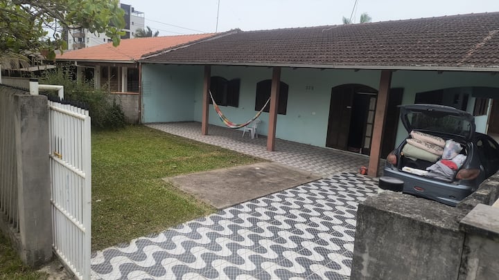 Casa Com Ampla áRea De Convivência A 200 Mt Do Mar - Itapoá