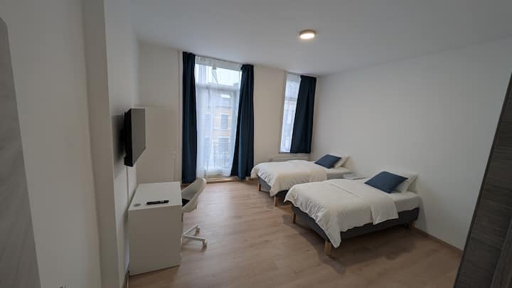Spacious 4-bedroom House - Mons