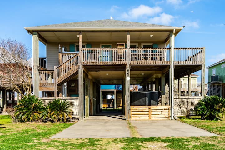 Gulf Views, Deck & Fish Station - Crystal Beach, TX