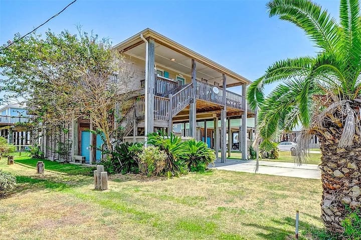 Gulf Views, Deck & Fish Station - Crystal Beach, TX