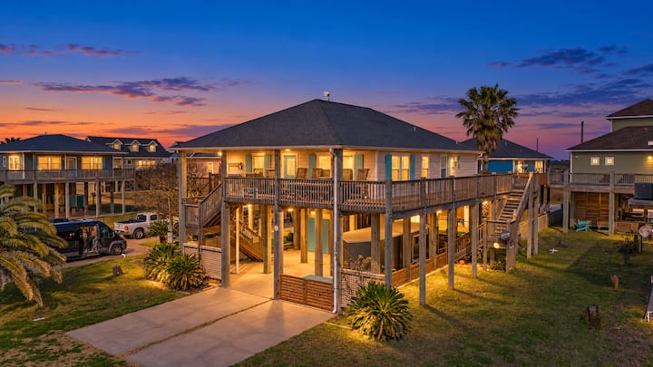 Gulf Views, Pet Friendly, Deck - Crystal Beach