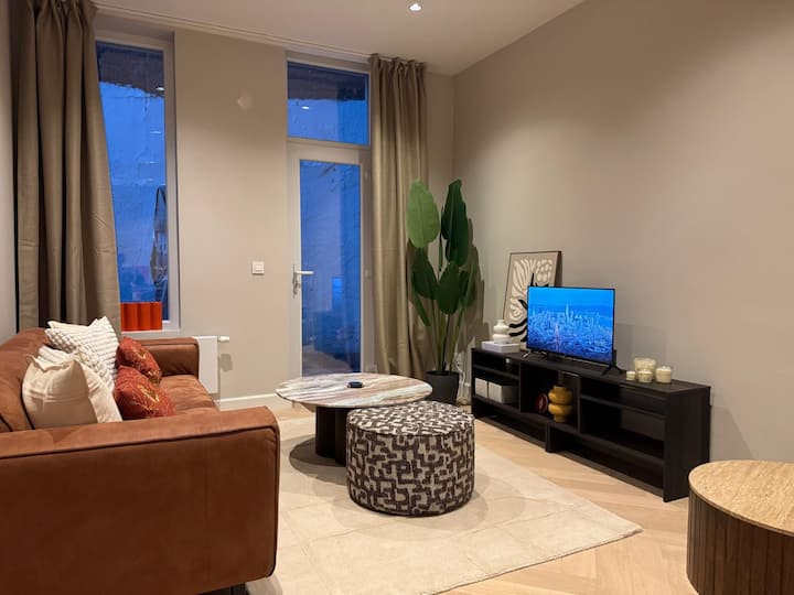 Ruim Appartement Op De Begane Grond In 'T Zuid - Antwerp