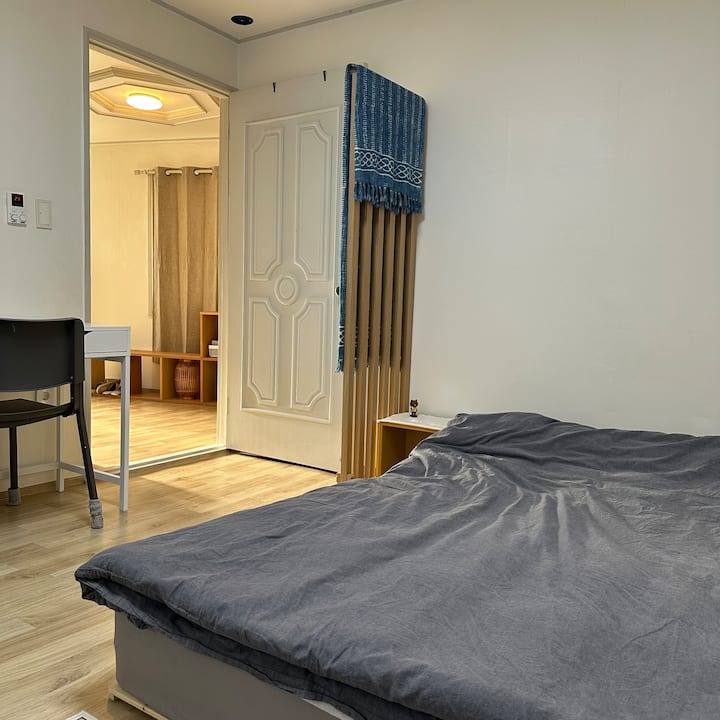 햇빛 잘드는 빨간 벽돌 2층집 - Busan