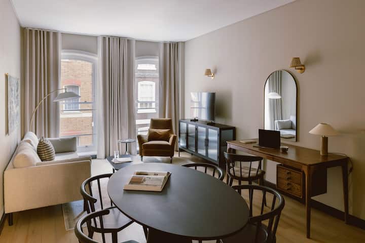 Native Kings Wardrobe, One Bedroom Apartment - 런던