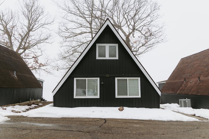 Lakeside Chalet (112) *No Cleaning Fee* - Berrien Springs, MI