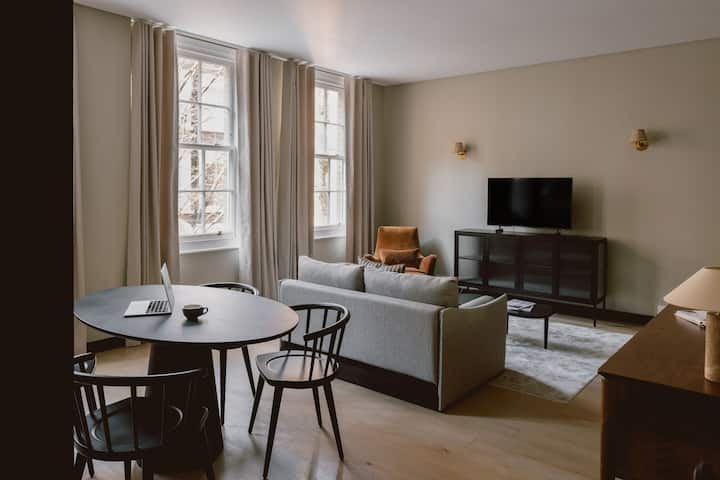 Native Kings Wardrobe, Premium 1-bedroom Apartment - 런던