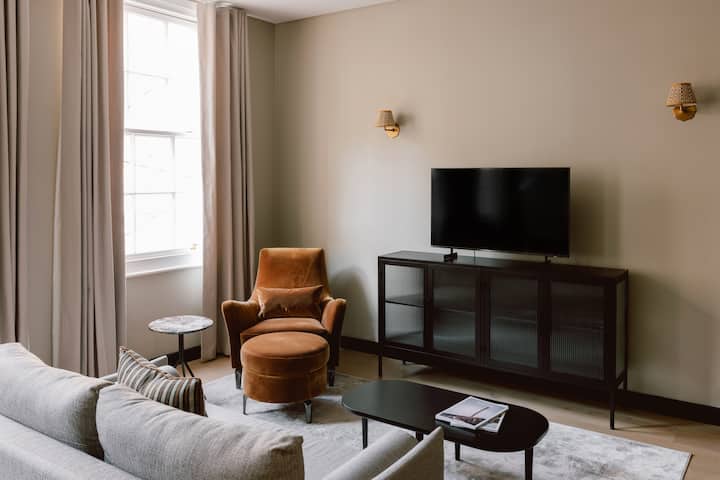 Native Kings Wardrobe, Two Bedroom Apartment - London, UK