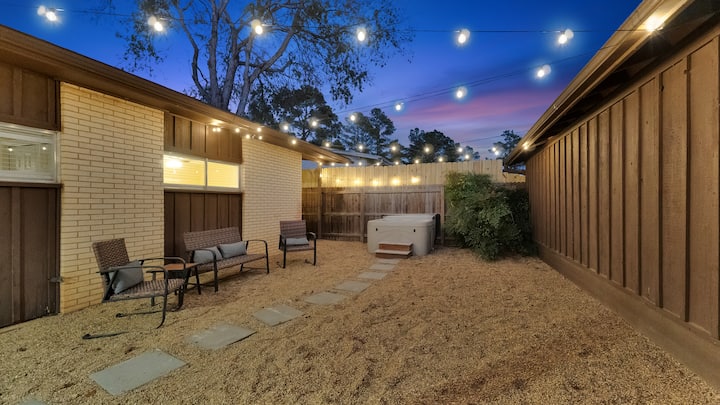 King Bed - Hot Tub - Nintendo 64 - Fenced Backyard - Tyler, TX