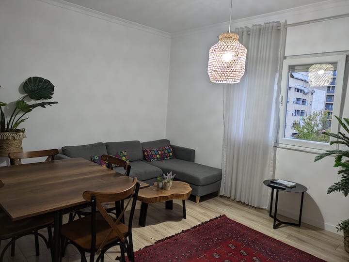 Lovely And Large Apartment In Tirana Center - Tirana