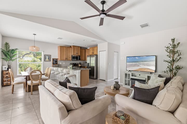 5 Minute Walk To Beach 3br/2ba Coastal Retreat - Palm Coast, FL