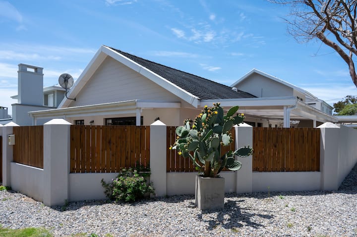 Leisure Isle Serenity 3 Br - Close To The Water - Knysna