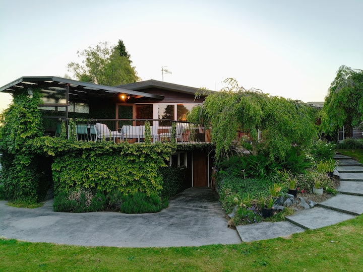 Spacious Mid-century Sanctuary - Kaiteriteri