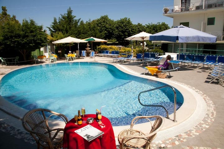 Tripla - Piscina - Navetta Dal Porto - Colazione - Capri