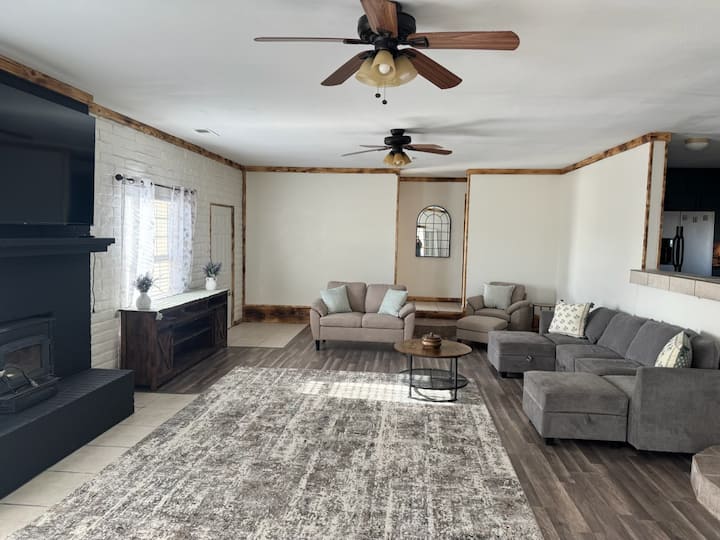 Quiet Country Getaway-bright And Spacious Home - Los Lunas, NM