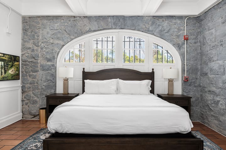 Sonoma Stonehouse, King Room At Boutique Hotel - Santa Rosa, CA