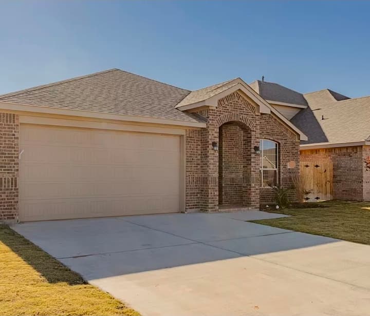 Prime Location Home – Family & Business Ready - Midland, TX