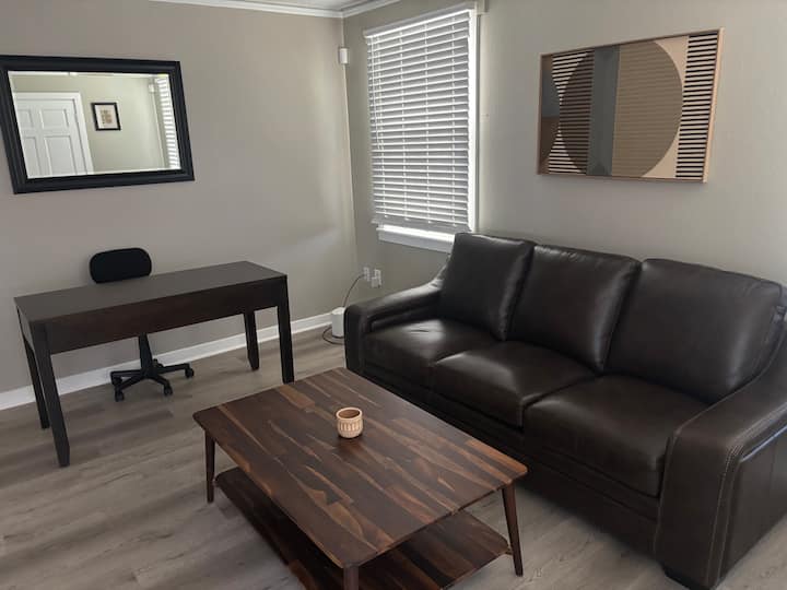 A Cozy Yet Very Spacious Home Near Attractions - Metairie, LA