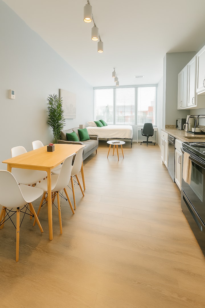 Modern | Central | Pet Friendly | Parking | Gym - Cleveland, OH