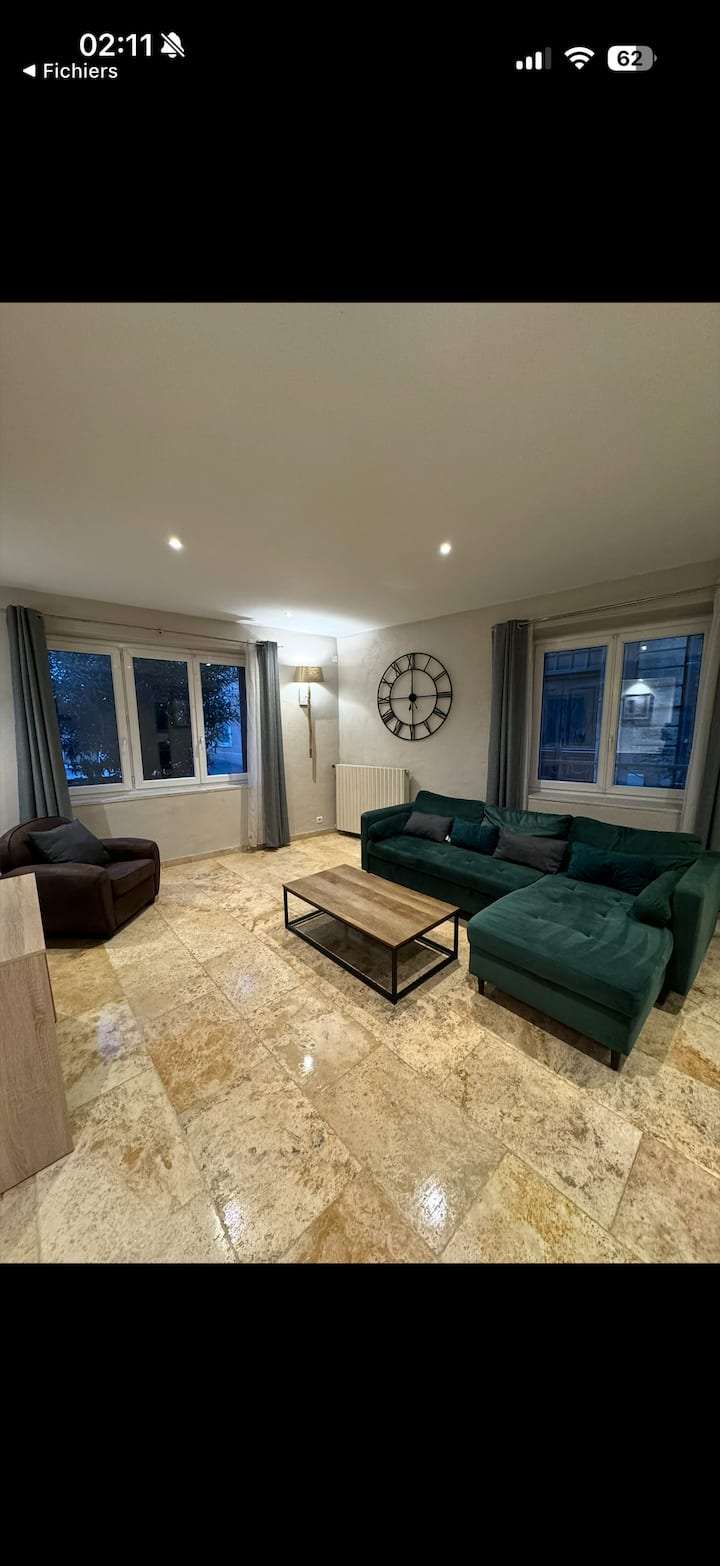 Maison à Louer Sur La Place. - Pierrelatte